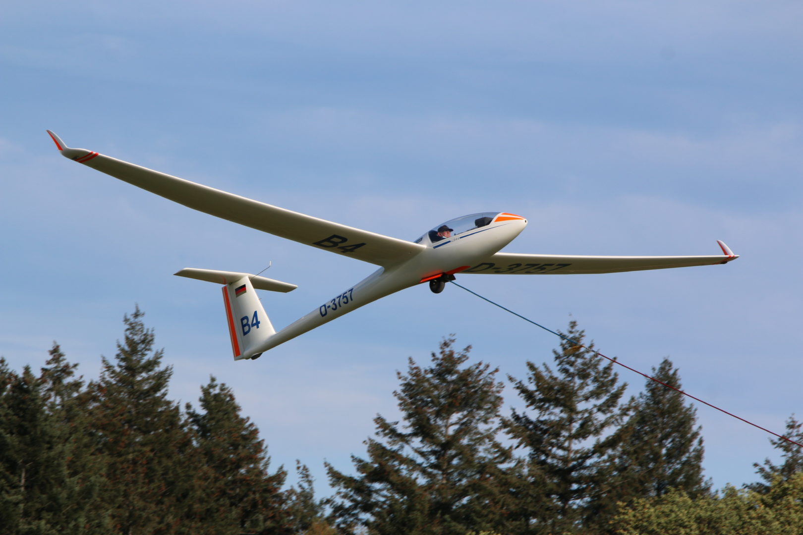 Was ist eigentlich am Boden notwendig, damit ein Segelflugzeug in die ...
